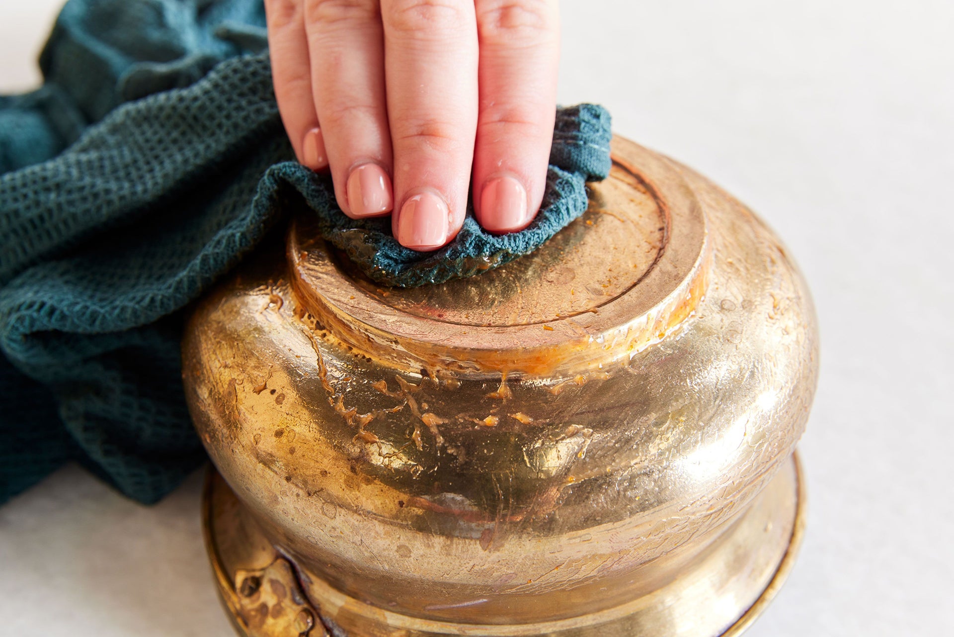 How To Clean Brass: The Best Guide to Polish and Clean Brass | Zayian